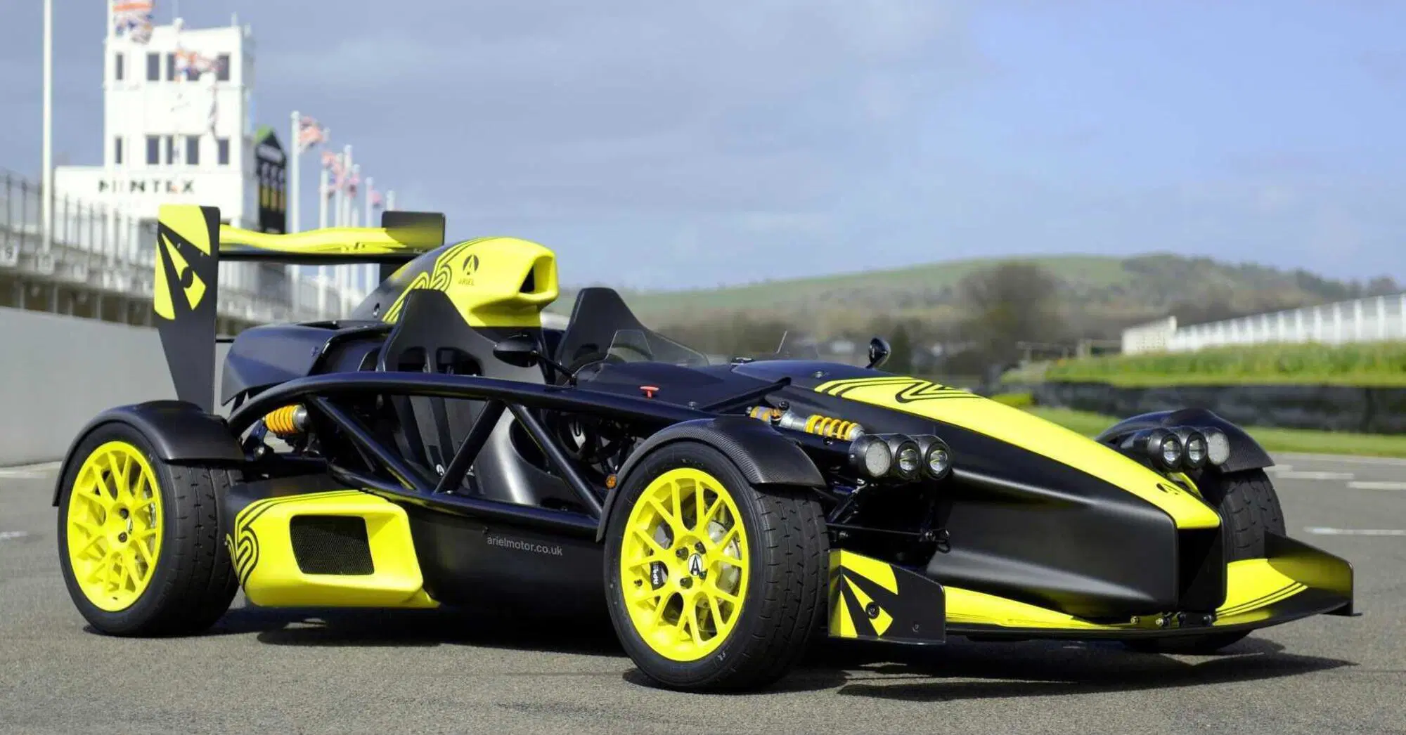 È davvero legale su strada? La Ariel Atom 4RR ha 525 CV, pesa nulla e ...