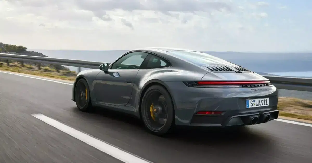 Porsche 911 elettrica rimandata: Porsche conferma benzina e ibrido ...