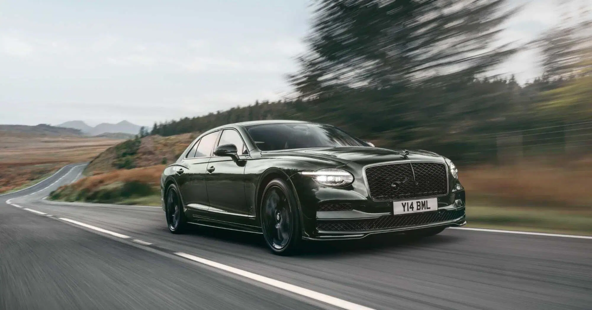 Nuova Bentley Flying Spur: torna il faro singolo dopo 64 anni e arriva ...