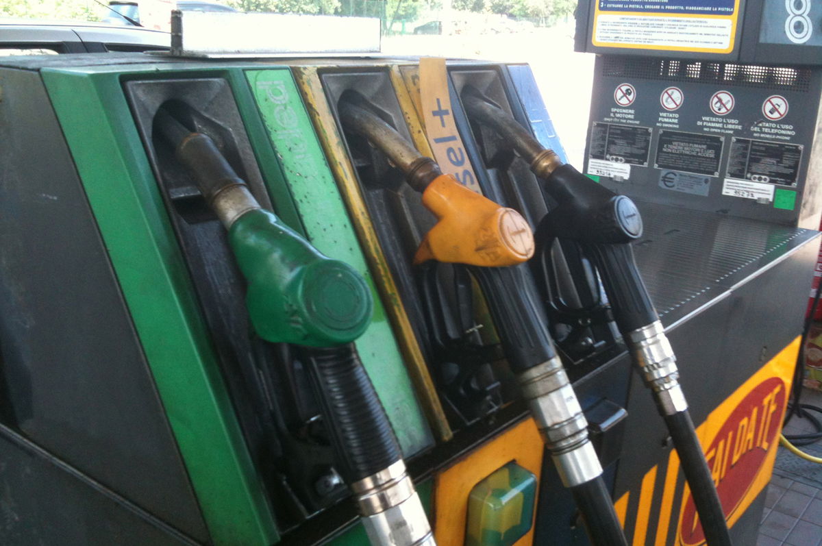 Carburanti: prezzi in impennata. Inizia l’effetto “crisi siriana ...