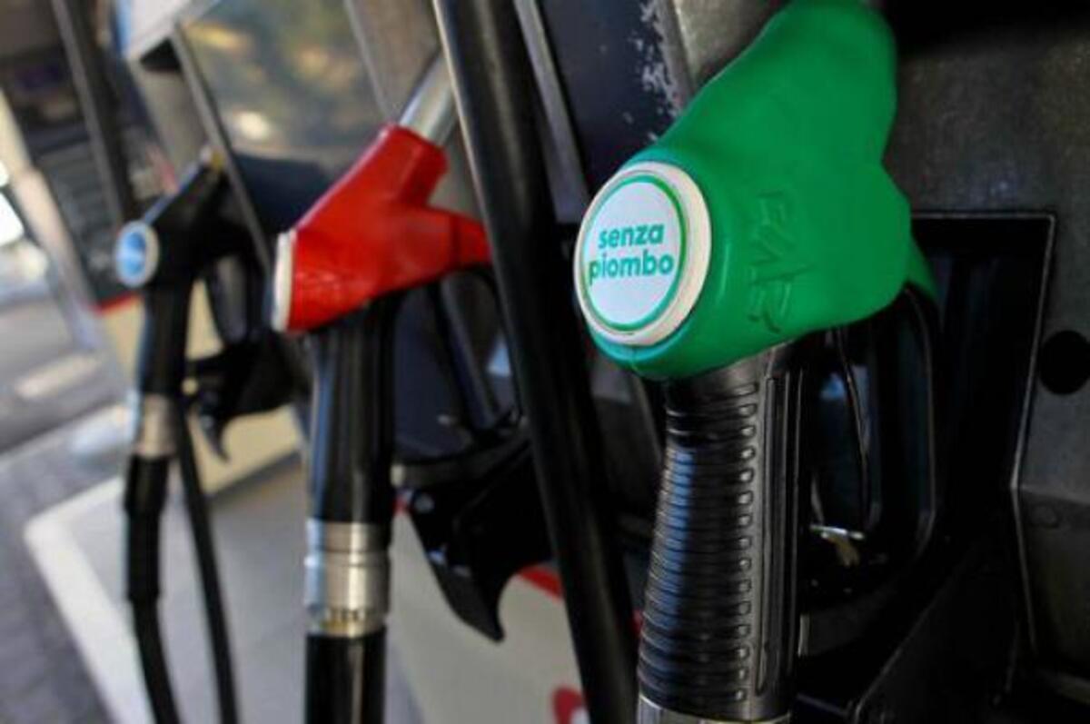 Prelevano benzina gratis per un guasto al distributore: denunciati in ...