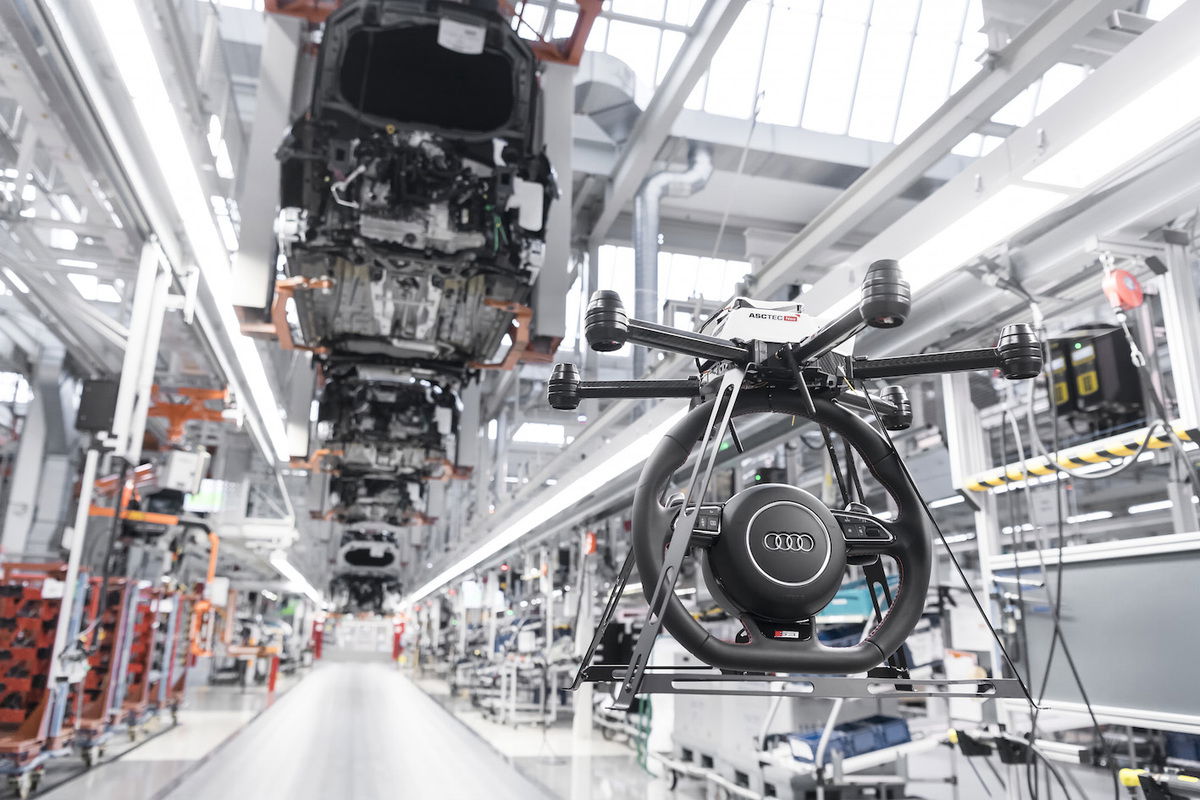 Audi Smart Factory: con robot e big data, produrre con la massima ...