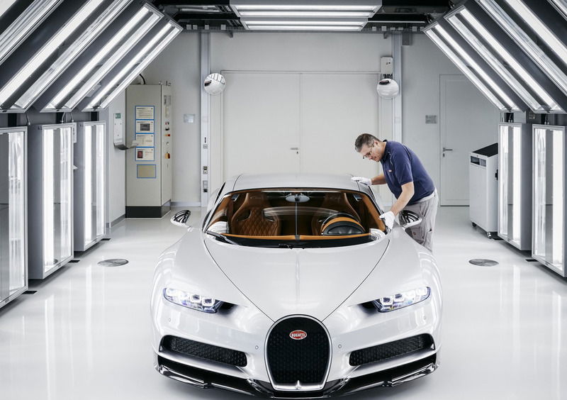 Bugatti Chiron, alla scoperta della fabbrica atelier - News - Automoto.it
